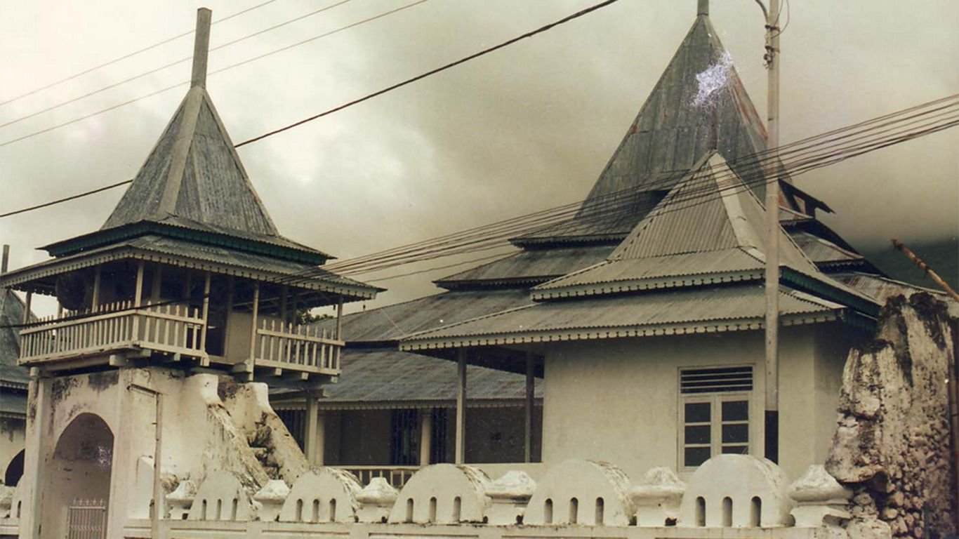 √ Kerajaan Ternate dan Tidore: Sejarah dan Peninggalan