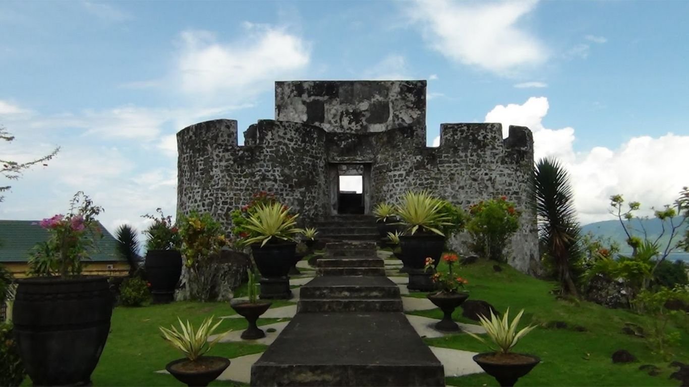 √ Kerajaan Ternate dan Tidore: Sejarah dan Peninggalan