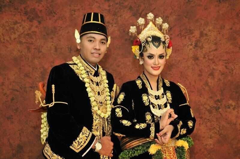 √ Pakaian Adat Jawa Tengah - Nama, Keunikan, Gambar