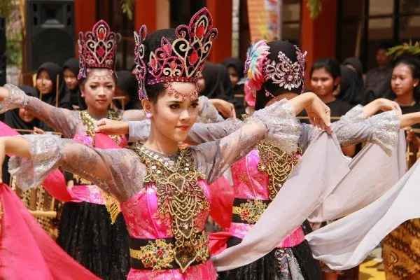 √ Pakaian Adat Sunda - Nama, Keunikan, Gambar